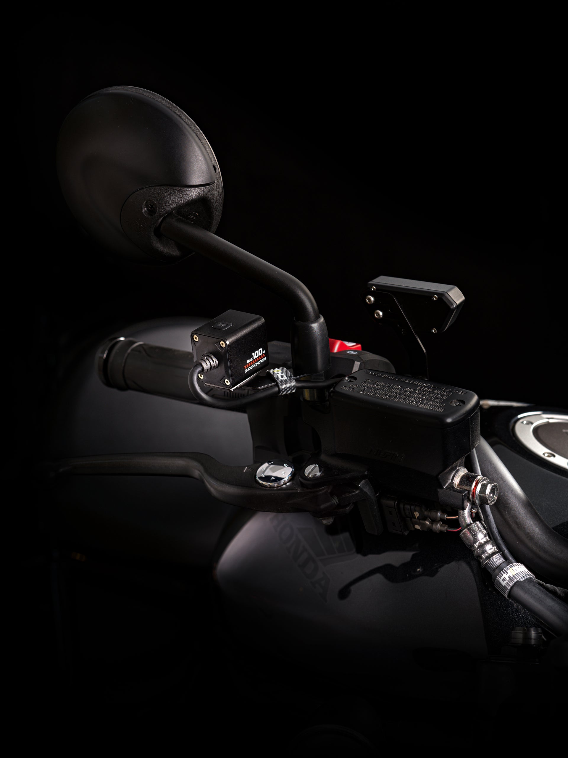 TR100 ｜ Two-Way Charging Hub